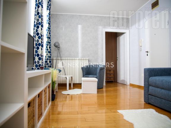 #48317, Izdavanje, Stan, SABORNA CRKVA, 900 EUR