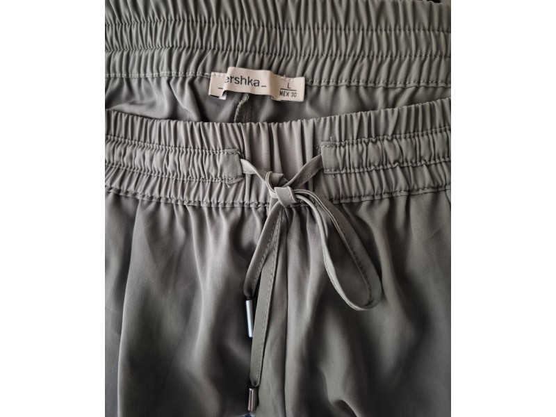 BERSHKA...LEPRSAVE PANTALONE-KAO NOVE VEL.L