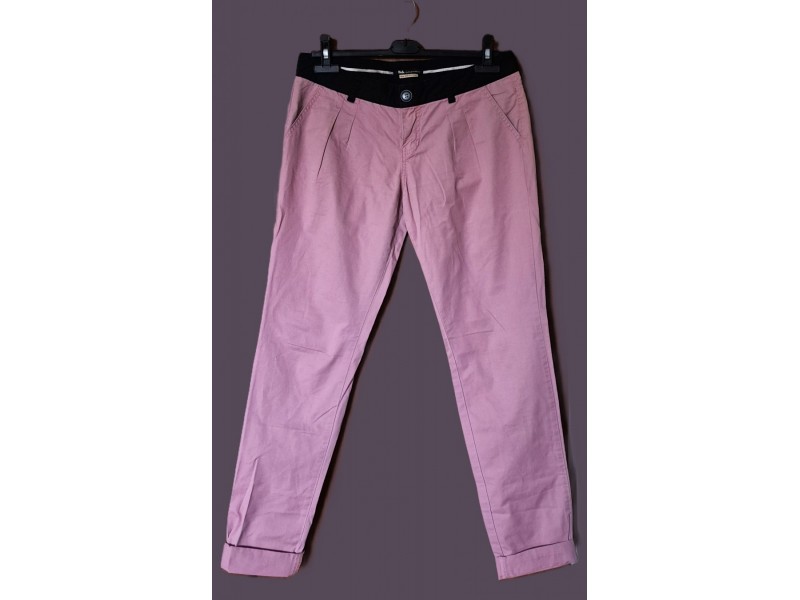 BERSHKA...PAMUCNE PANTALONE-KAO NOVE