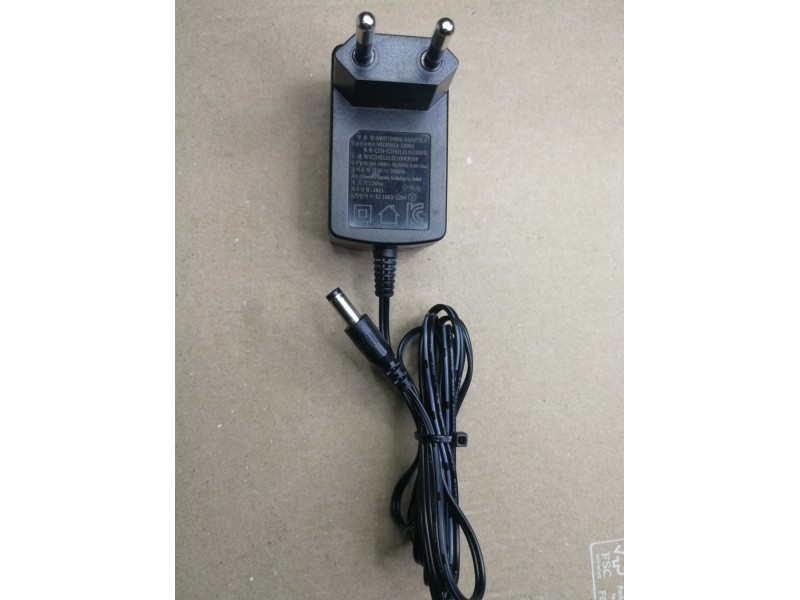 Adapter 13,5V --- 1A