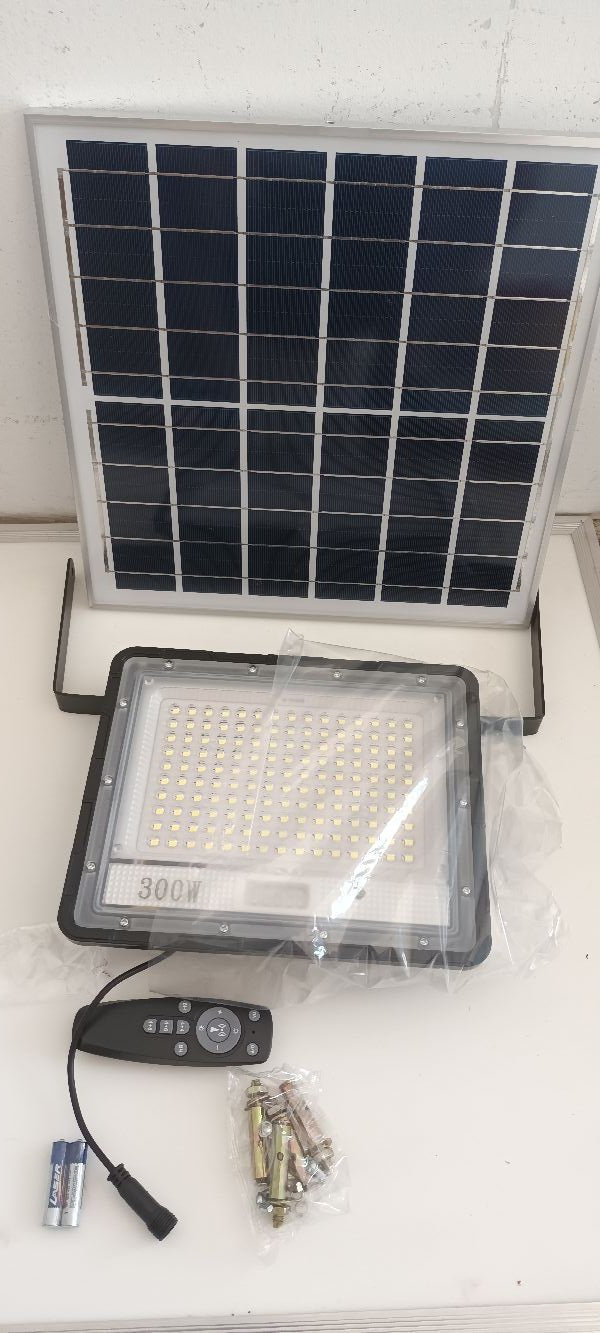 Led reflektor 300W sa solarnim panelom solarni panel
