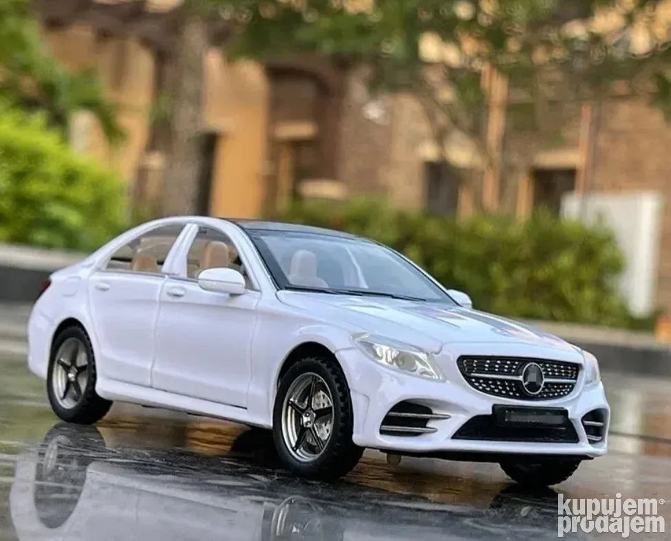 Mercedes benz C260L 1:32 beli metalni auto