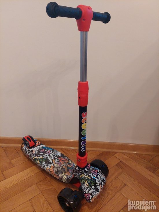 NOVO! Trotinet Scooter za decu sa svetlecim tockovima i muzikom