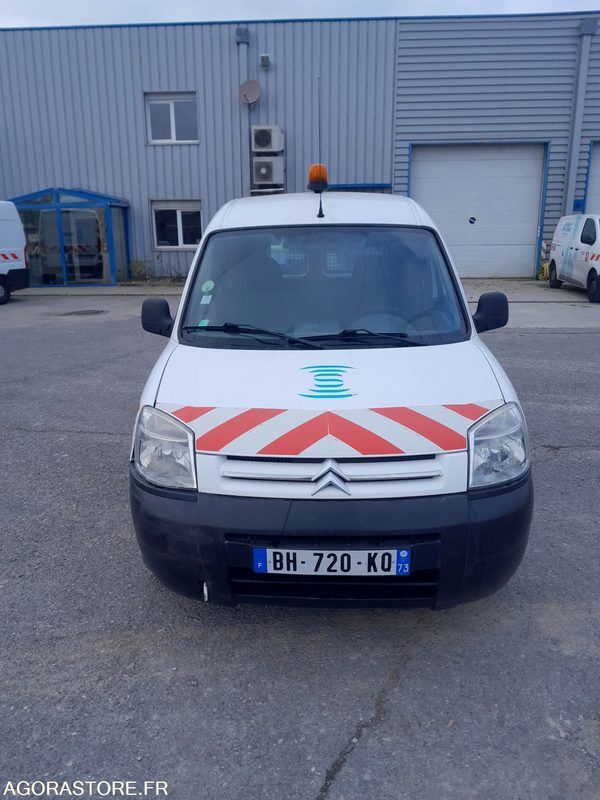 Prodaje se Citroen BERLINGO laki furgon na aukciji