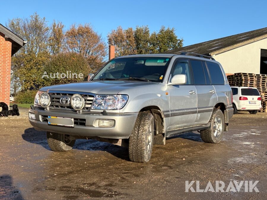 Prodaje se Toyota Landcruiser 100, 4,2 D Van aut minibus furgon na aukciji