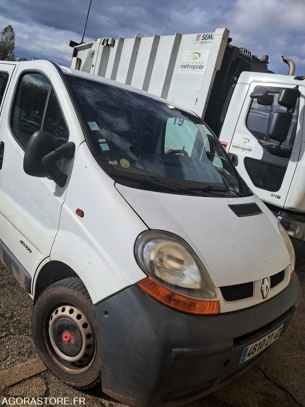Prodaje se Renault TRAFIC minibus furgon na aukciji