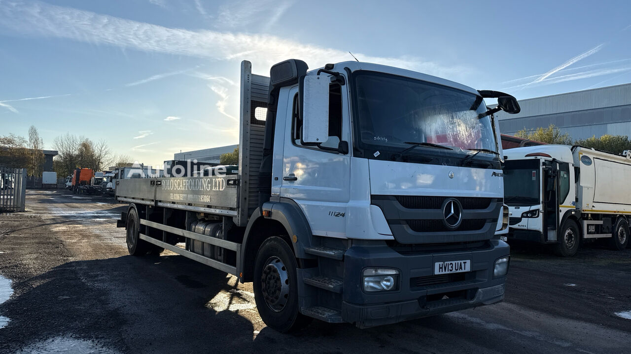 Prodaje se Mercedes-Benz AXOR kamion s ravnom platformom na aukciji
