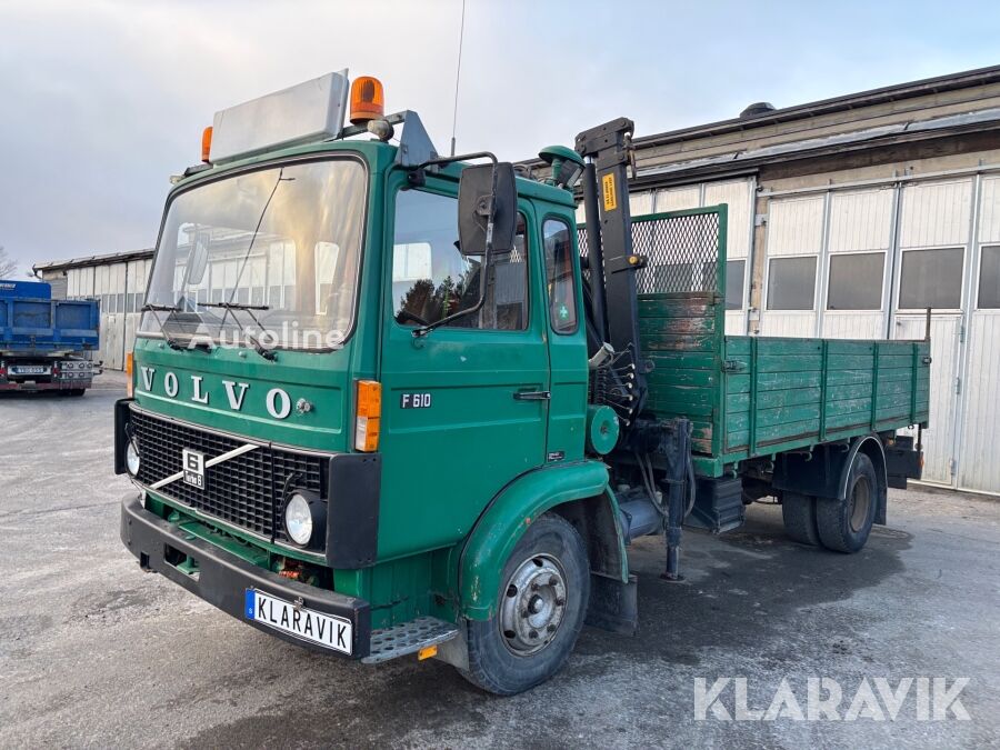 Prodaje se Volvo F 610 kamion s ravnom platformom na aukciji