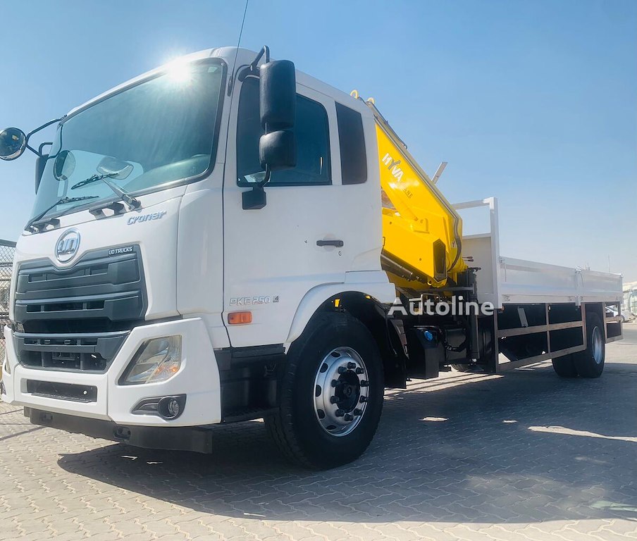 UD Trucks kamion s ravnom platformom