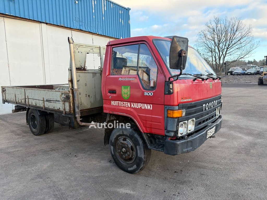 Toyota Dyna 300 Diesel manual tuv 6/2026 kamion s ravnom platformom