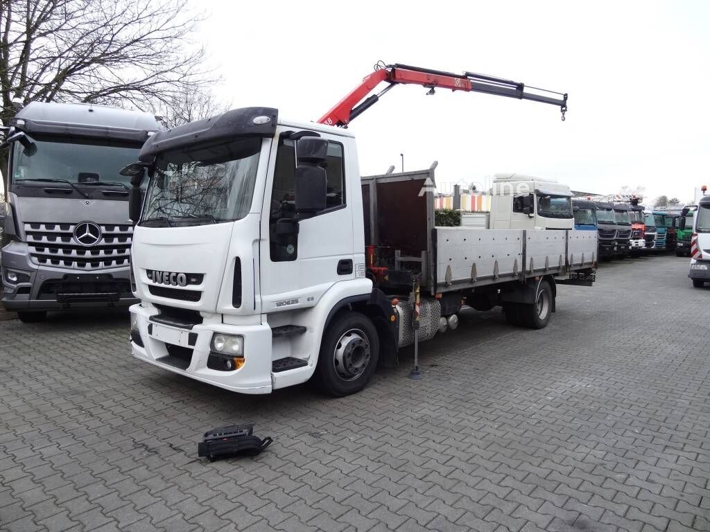 IVECO EuroCargo 120E25 kamion s ravnom platformom