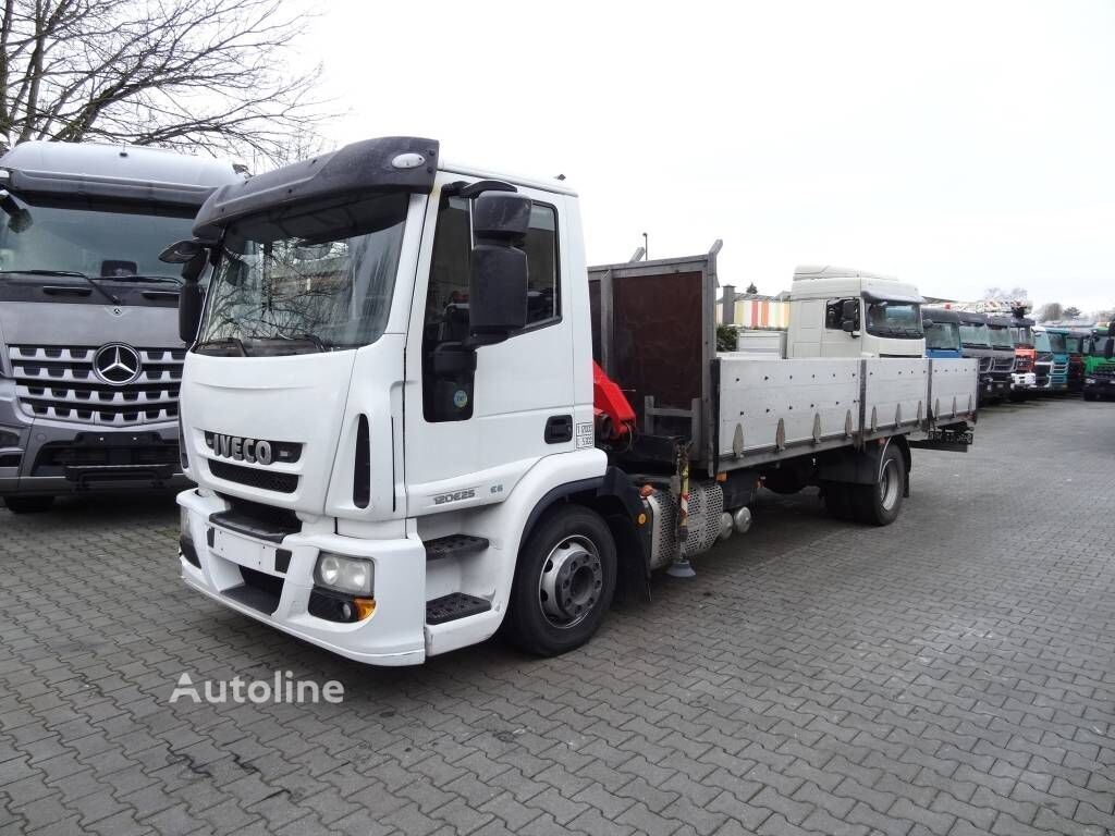 IVECO EuroCargo 120E25 kamion s ravnom platformom