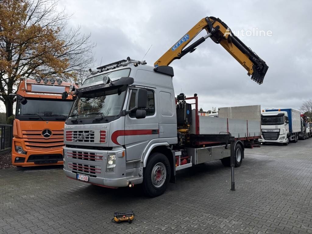 Volvo FM330 kamion s ravnom platformom