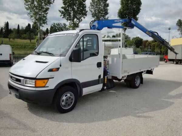 IVECO Daily 35C11 - flatbed+crane kamion s ravnom platformom