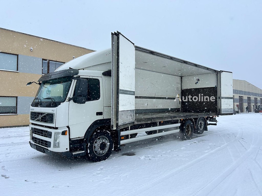 Volvo FM300 6X2*4 EURO5 + SIDE OPENING kamion furgon