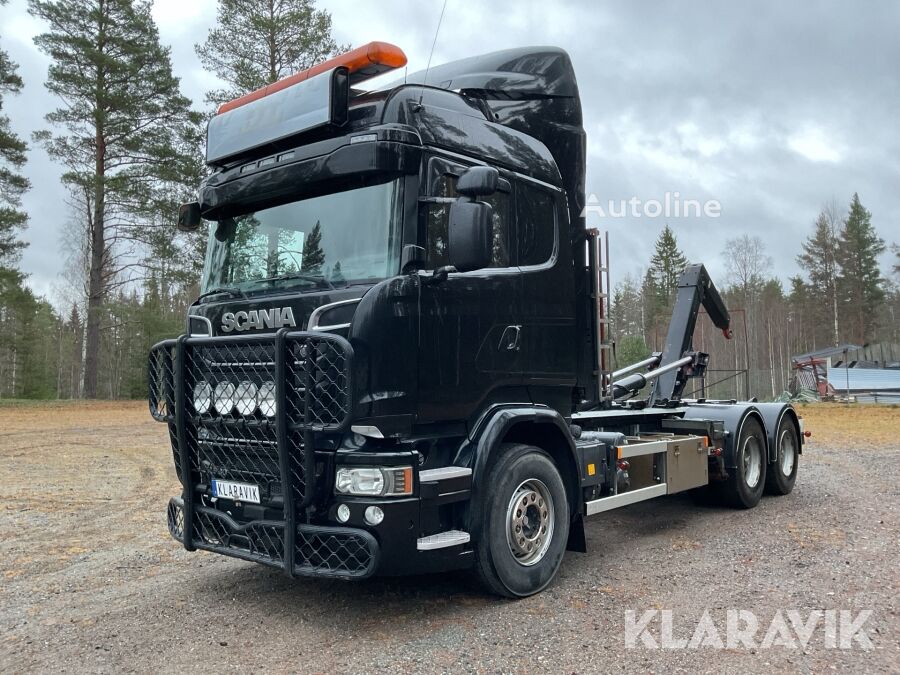 Prodaje se Scania R580 rol kiper sa kukom na aukciji