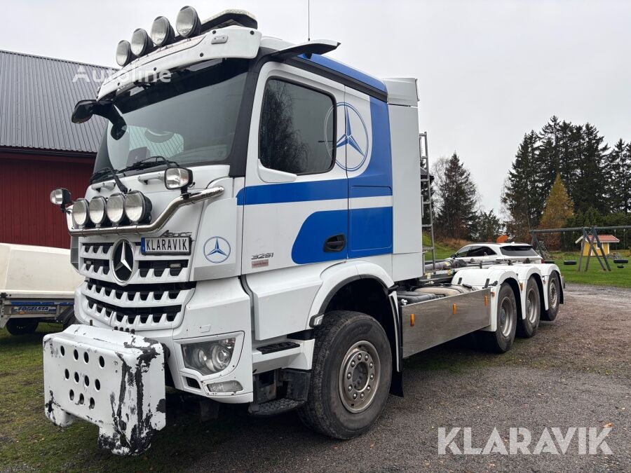 Prodaje se Mercedes-Benz Arocs 3251 rol kiper sa kukom na aukciji
