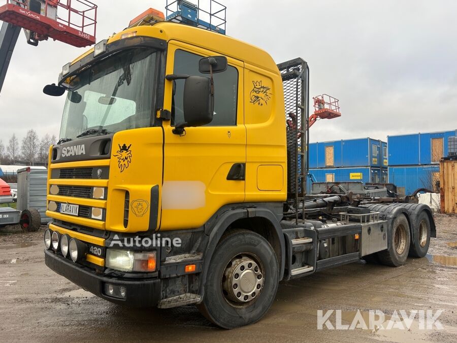 Prodaje se Scania R124GB6X2 rol kiper sa kukom na aukciji