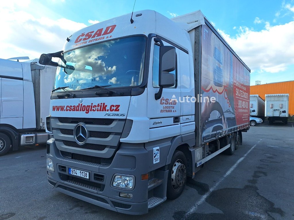 Prodaje se Mercedes-Benz ACTROS 2544 L/NR 6X2 kamion sa kliznom ceradom na aukciji