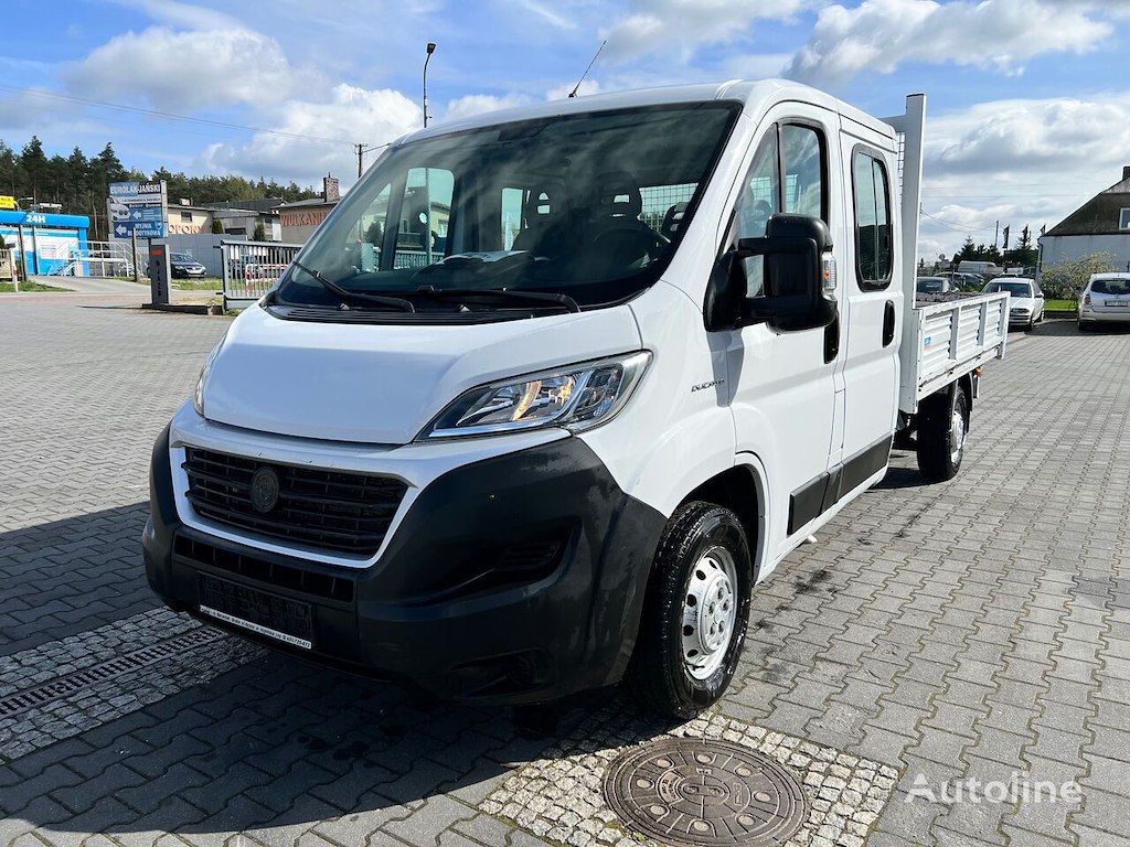 Fiat Ducato Brygadówka Doka 7-miejsc + Skrzynia kamion s ravnom platformom < 3.5t