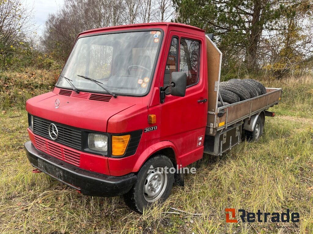 Prodaje se Mercedes-Benz 30/35 Ladvogn kamion s ravnom platformom < 3.5t na aukciji