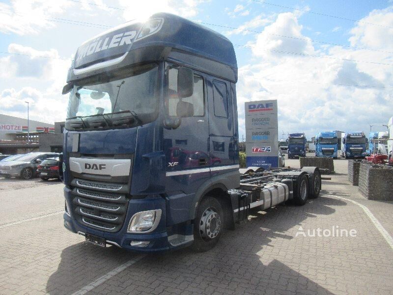 DAF XF 480 FAN LOW DECK 6X2 N vozilo za prevoz kontejnera