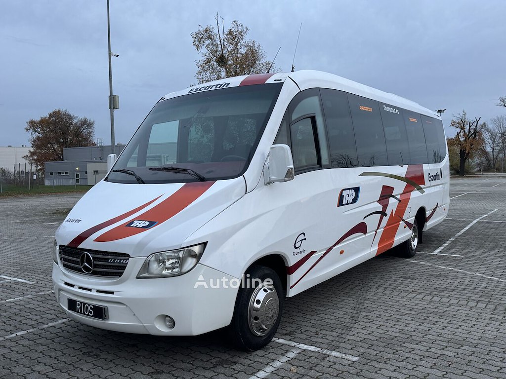 Mercedes-Benz 818 D turistički autobus