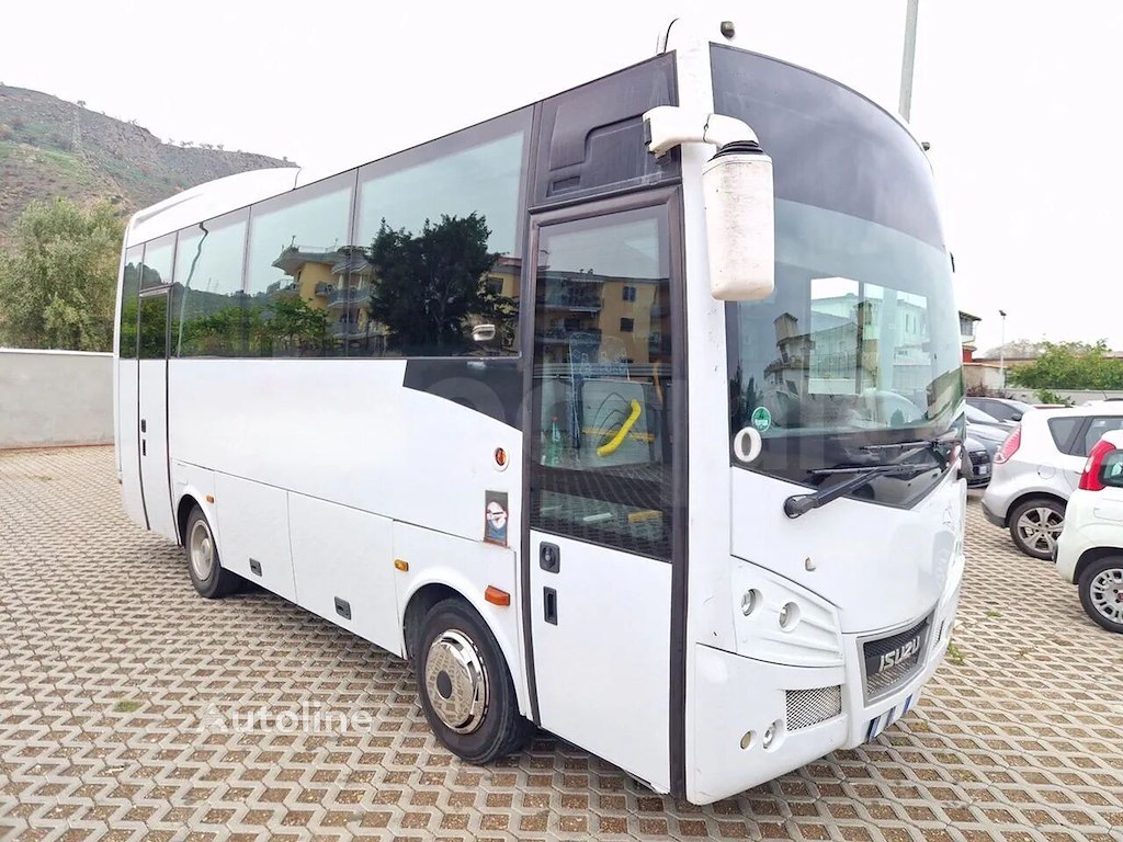 Isuzu Novo prigradski autobus