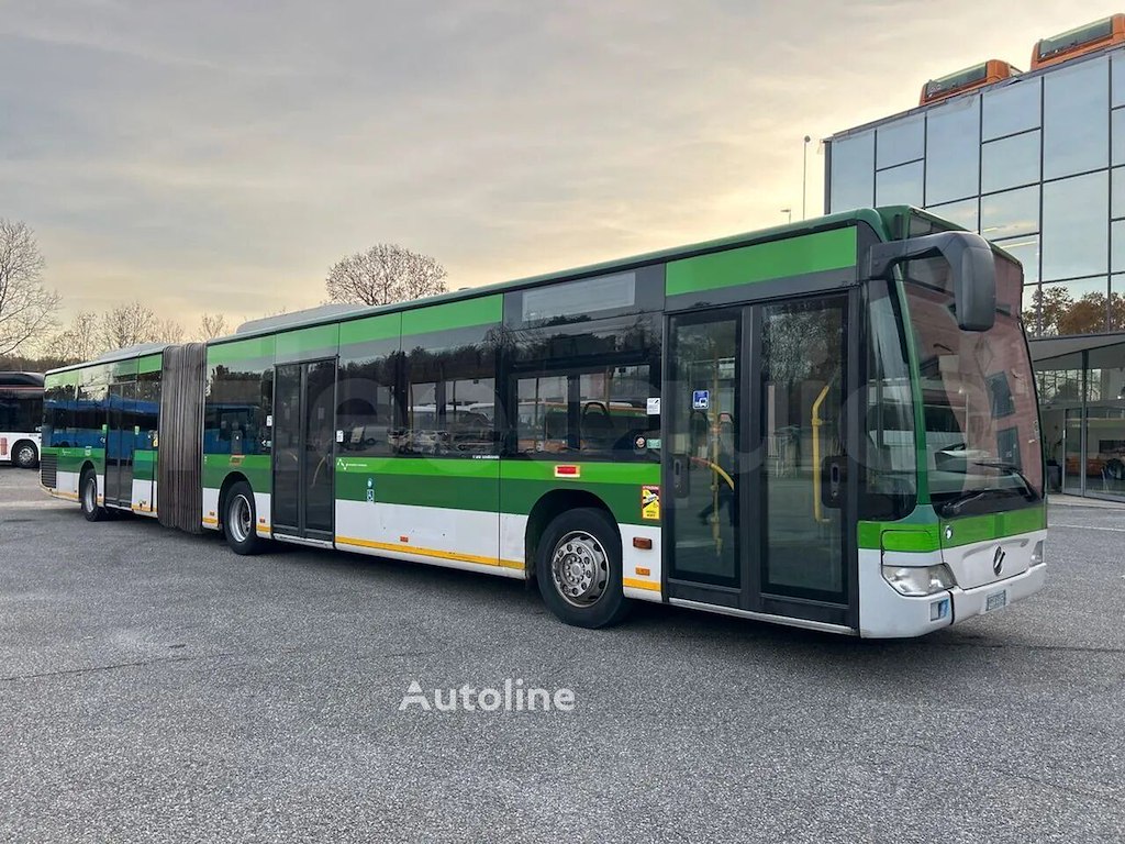 Prodaje se Mercedes-Benz O 530 zglobni autobus na aukciji