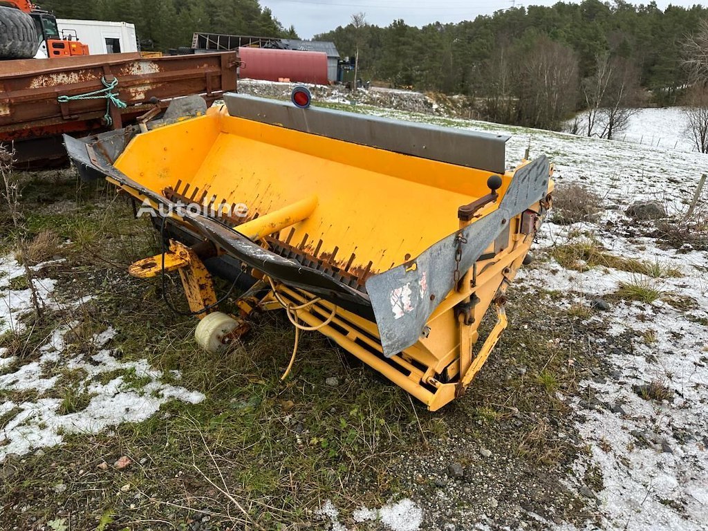 Prodaje se Falköping Andre LB1000 nošeni rasipač peska na aukciji