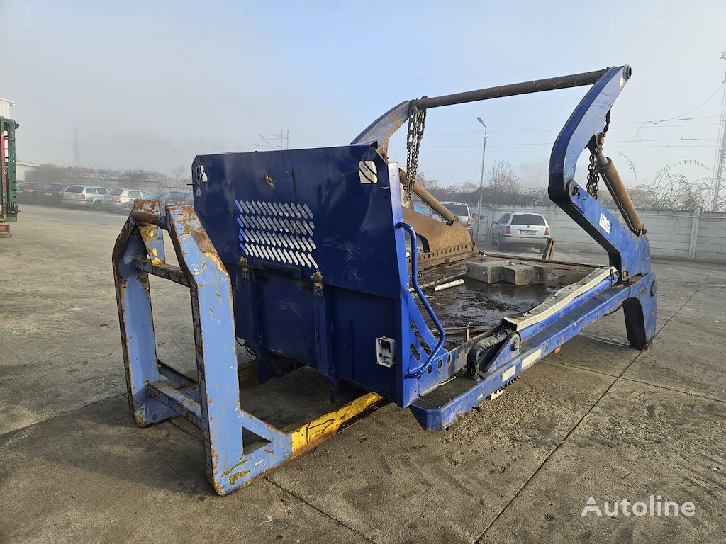Hook container with chain lift autopodizač kontejnera