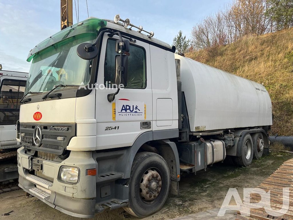 Prodaje se Mercedes-Benz Actros 2531L vozilo za čišćenje ulica na aukciji