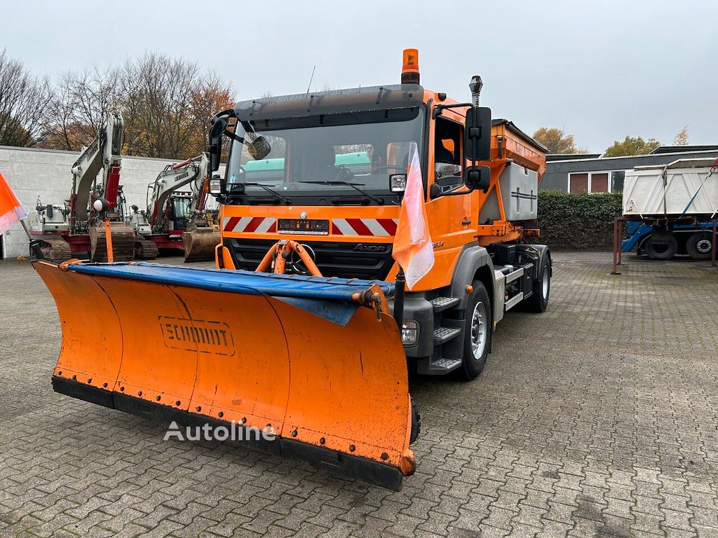 Mercedes-Benz 1824 Axor Abroller mit Schneeschild und Streuer rasipač peska
