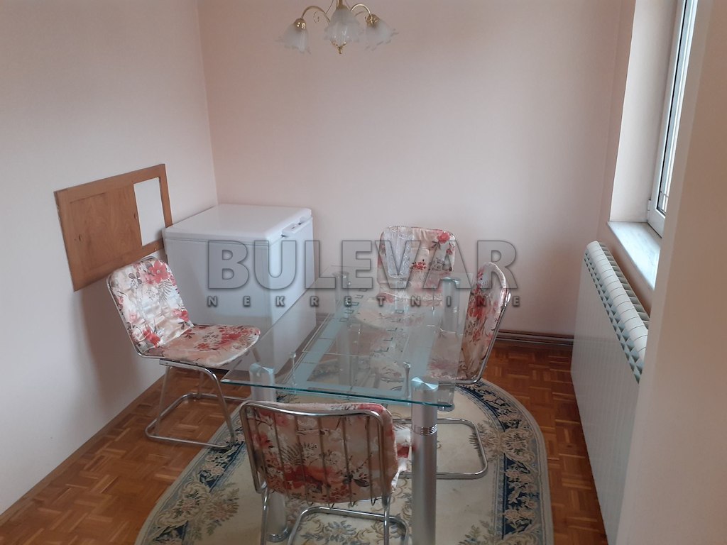 Trosoban stan, 90 m2, Centar, Jeronimova ID: i-09596