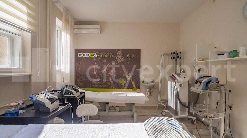 Stan Izdavanje Novi Sad Bez provizije - 80m², Trg Feher Ferenca, Novi Sad - 1800€