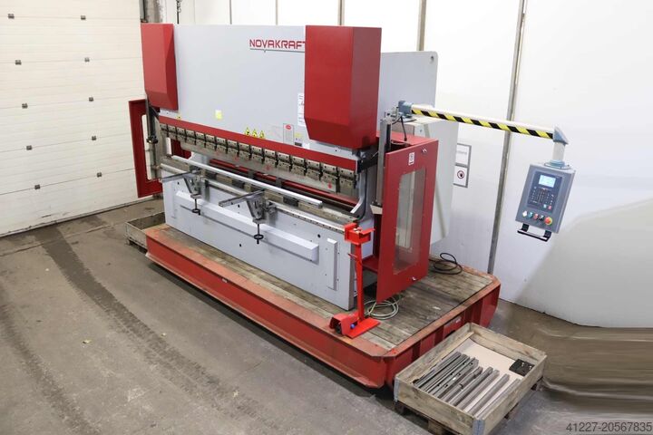 CNC abkant presa 3200 mm x 125 t
NOVAKRAFT PBS-H 125-3200