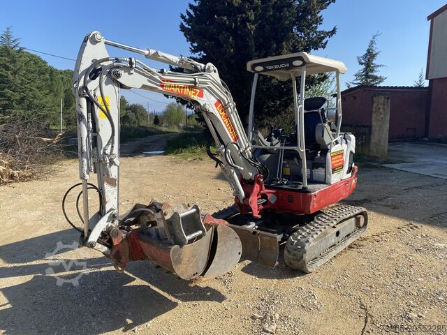 Mini bager < 7t
Takeuchi TB225 with 3 buckets and hammer