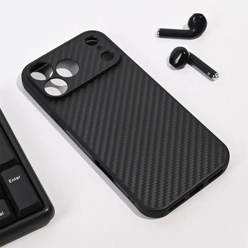 Maska za iPhone 17 Pro Max Carbon fiber crna