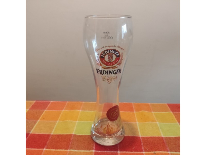 Čaša 0.5 Erdinger pivo sa siluetom grada