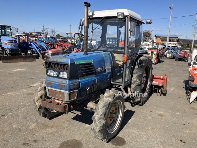 New Holland TRACTOR(NEW HOLLAND) traktor točkaš