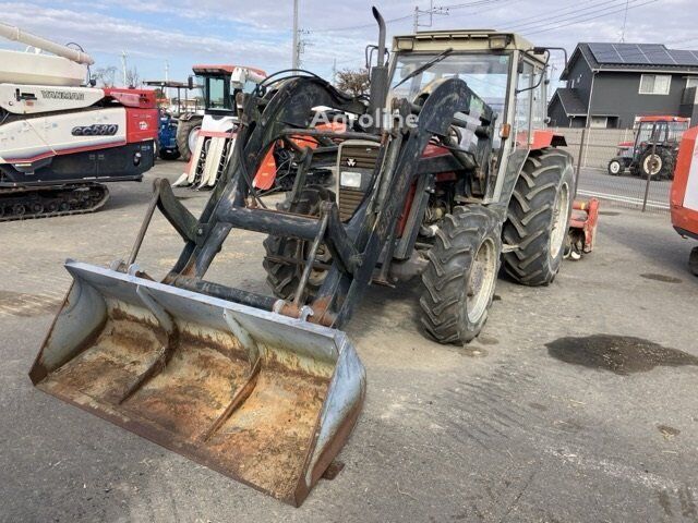 Massey Ferguson TRACTOR(Massey Ferguson) traktor točkaš