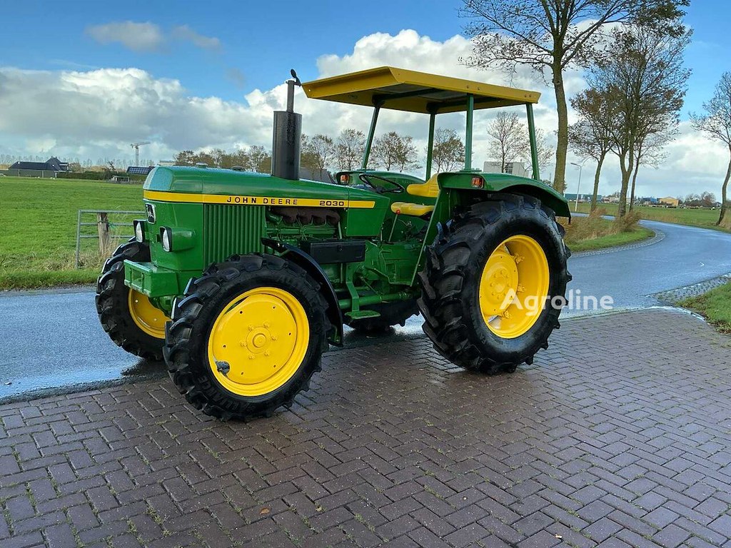 Prodaje se John Deere 2030S traktor točkaš na aukciji