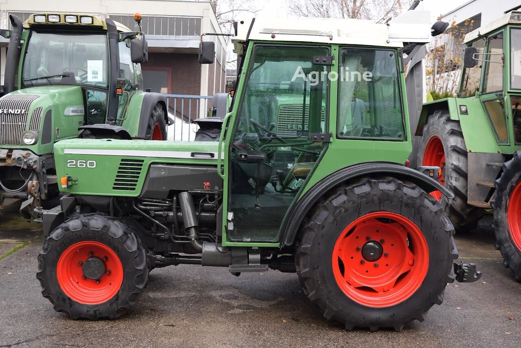 Fendt Farmer 260 V *Schmalspur* traktor točkaš