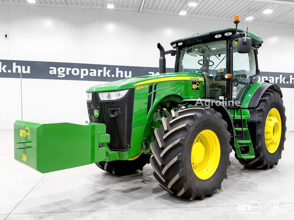 John Deere 8260R tractor, 16/5 Powershift, AutoTrac ready, air brakes, Mich traktor točkaš