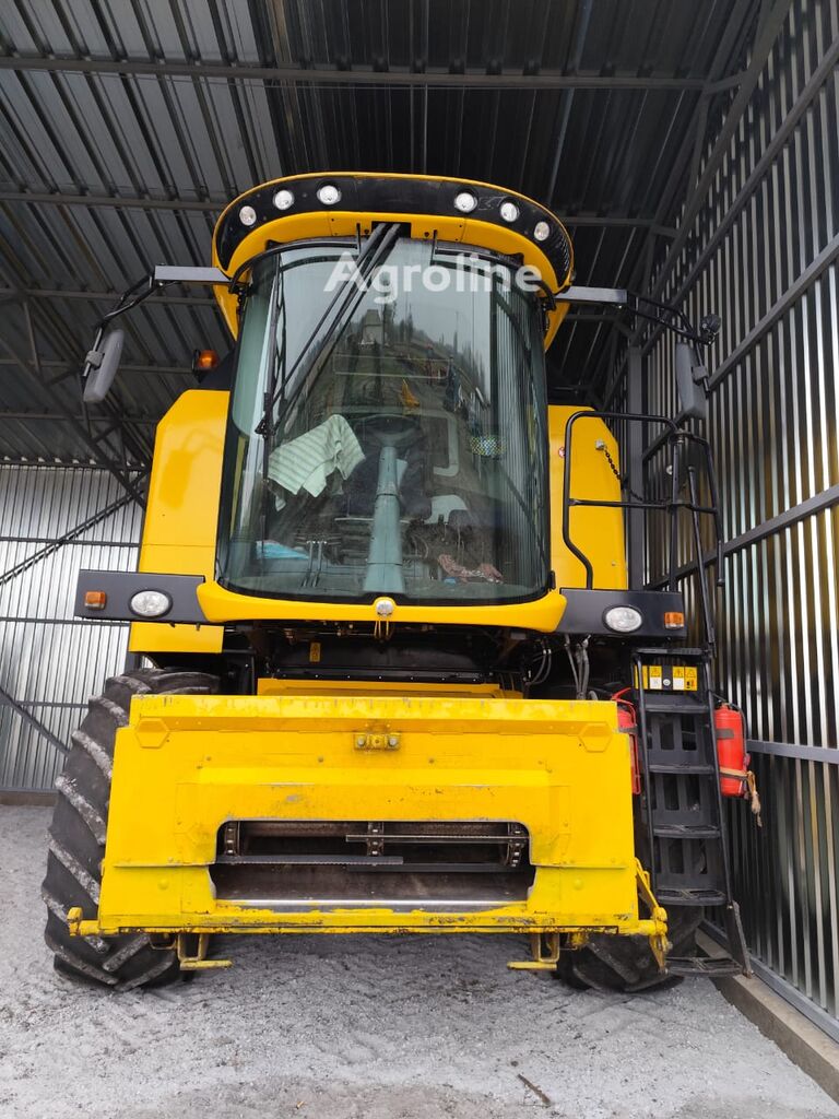 New Holland TC 5.90 kombajn za žito