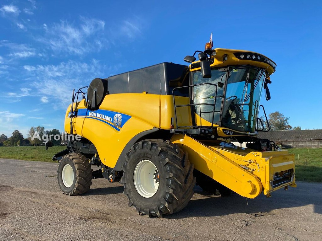 New Holland CX 8.70 kombajn za žito