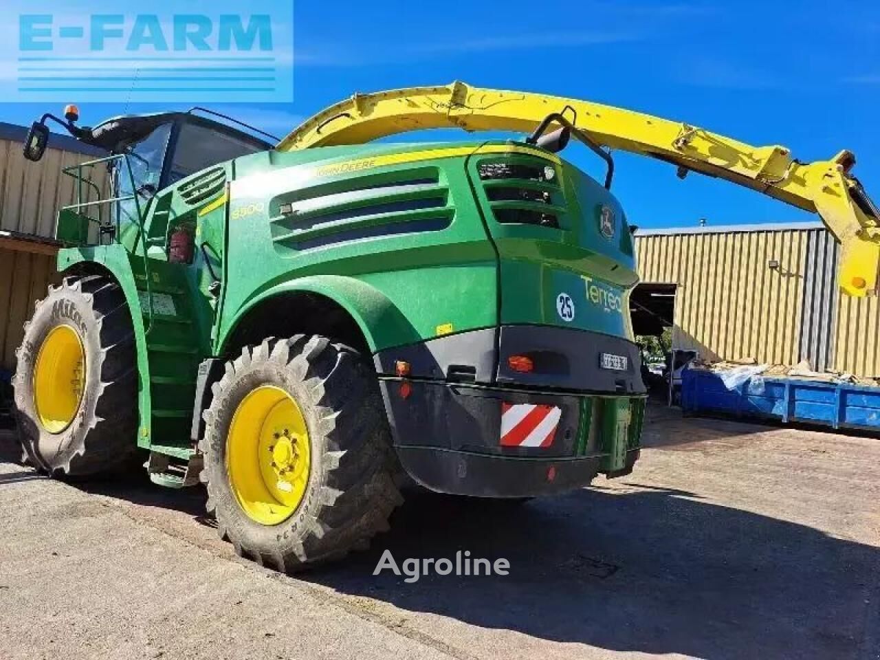 John Deere 8300 krmni kombajn