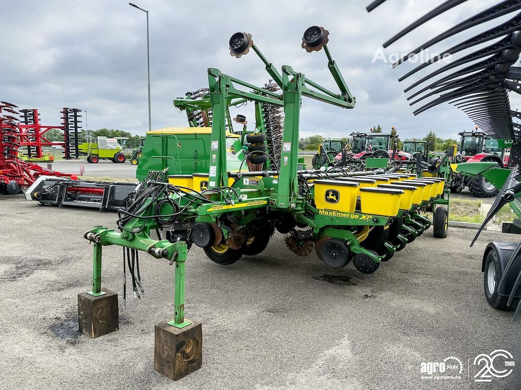 John Deere 1770NT MaxEmerge XP 16 row seeder, foldable, with Computer-Trak pneumatska precizna sejalica