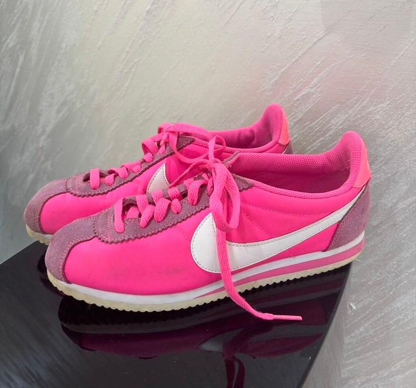 Patike – vel. 39 Dobro očuvane i potpuno čiste. • Nike Cortez (roze)