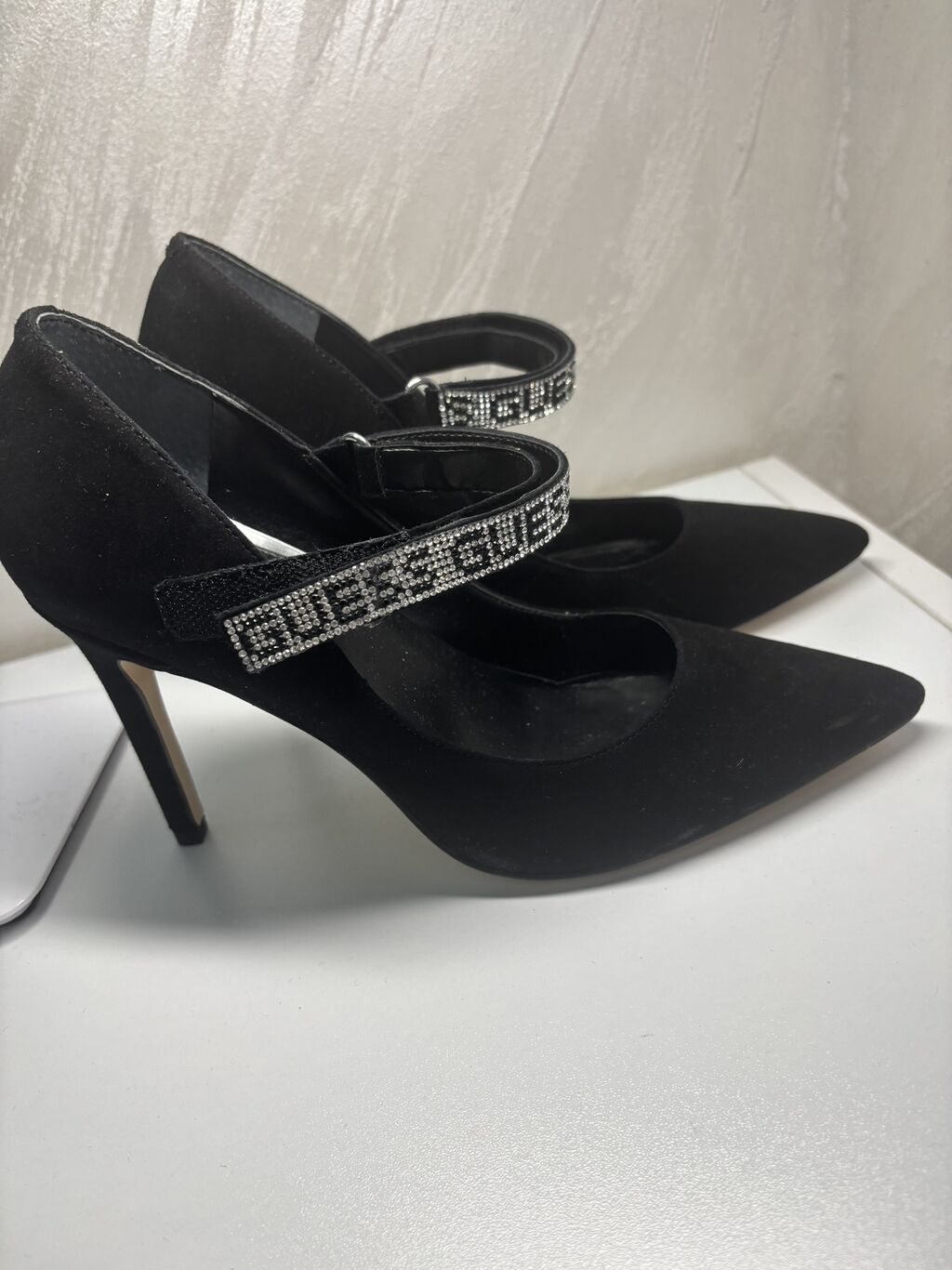 Salonke, Guess, 39
